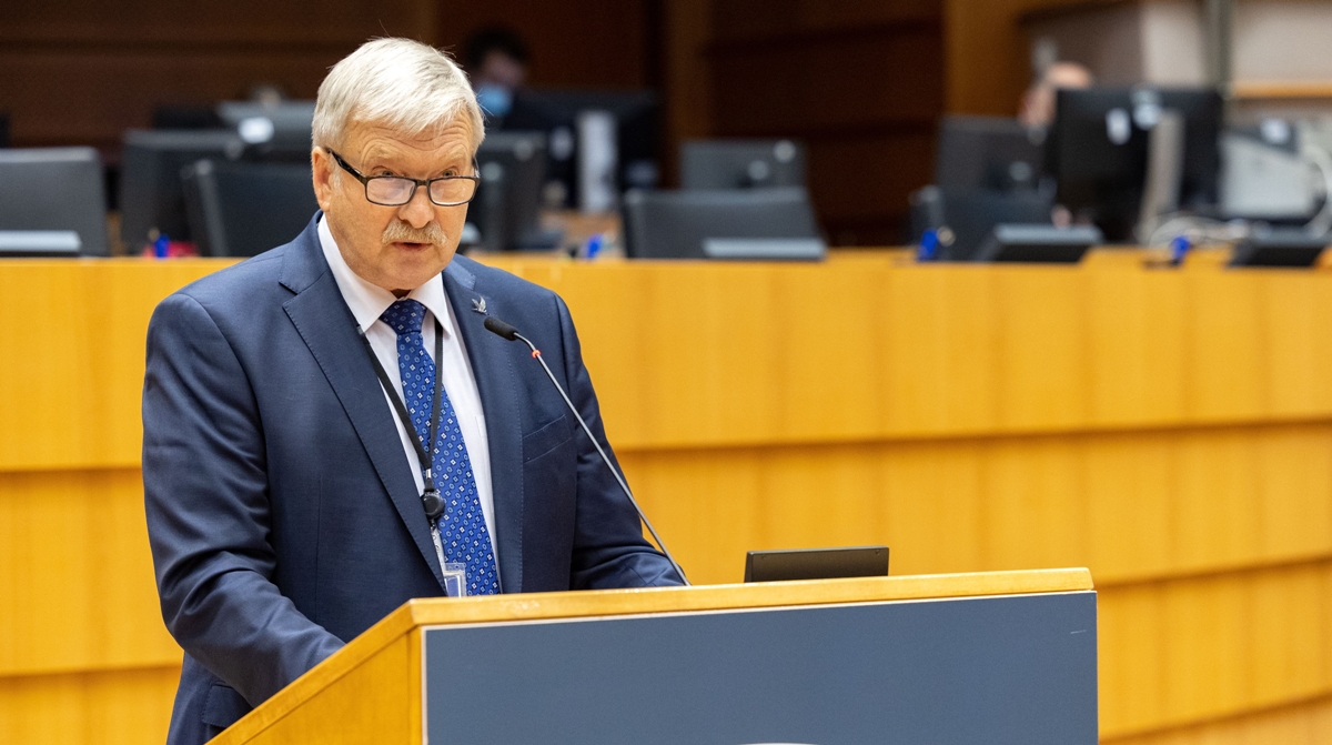 Mano ūkis - Bronis Ropė: „Nepjaukime šakos, ant kurios visi be išimties ...